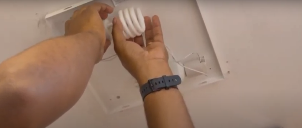 Confira como fazer manutenção de plafon e outras luminárias – Empório Luz